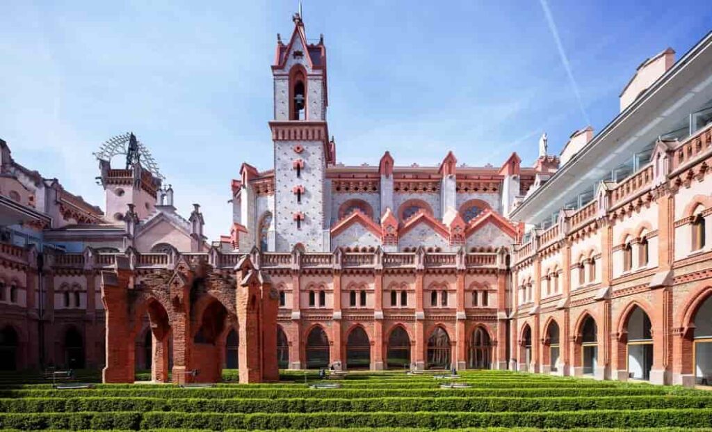 منحة جامعة Comillas Pontifical Madrid لدراسة الدكتوراه في برامج الأعمال